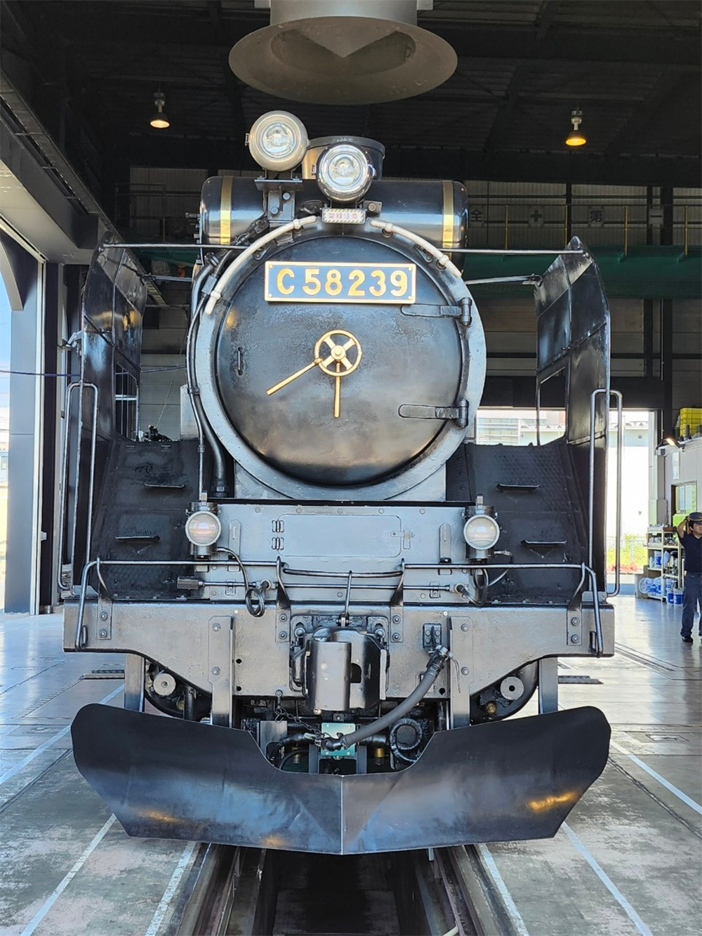 2階に動く車窓が！SL銀河機関車C58239、見学会を開催 | ナギノート／旅よみもの